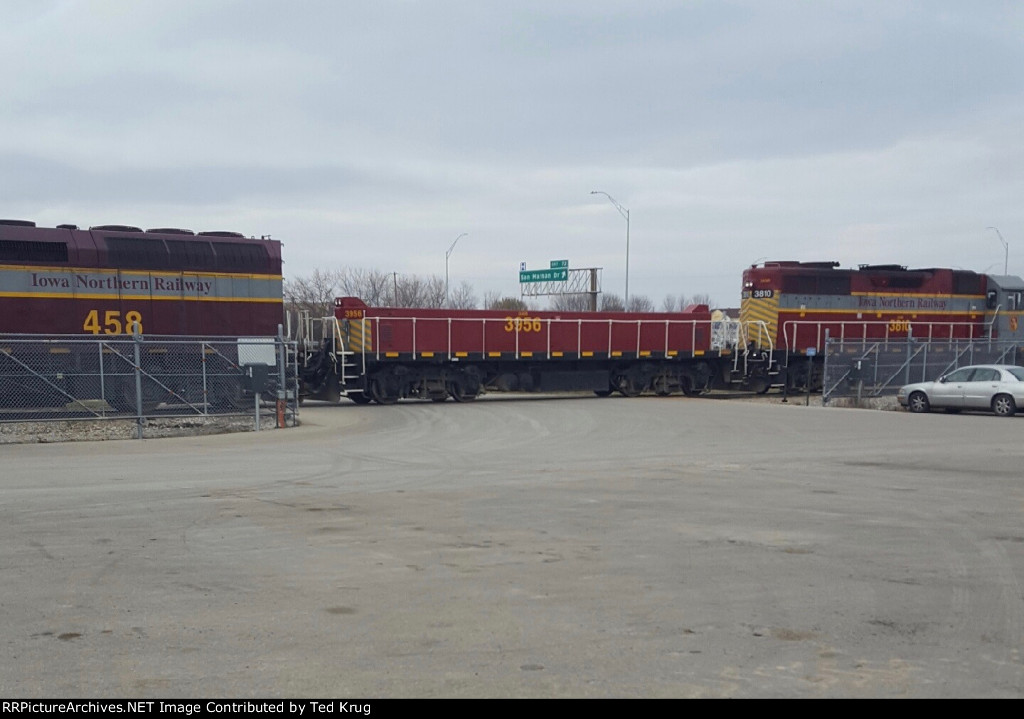 IANR 3956 & 3810 round out the seven unit lashup